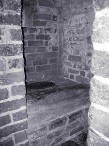 Starting at the “Bottom” – The English Royal Privy | P E A C H R I D G E